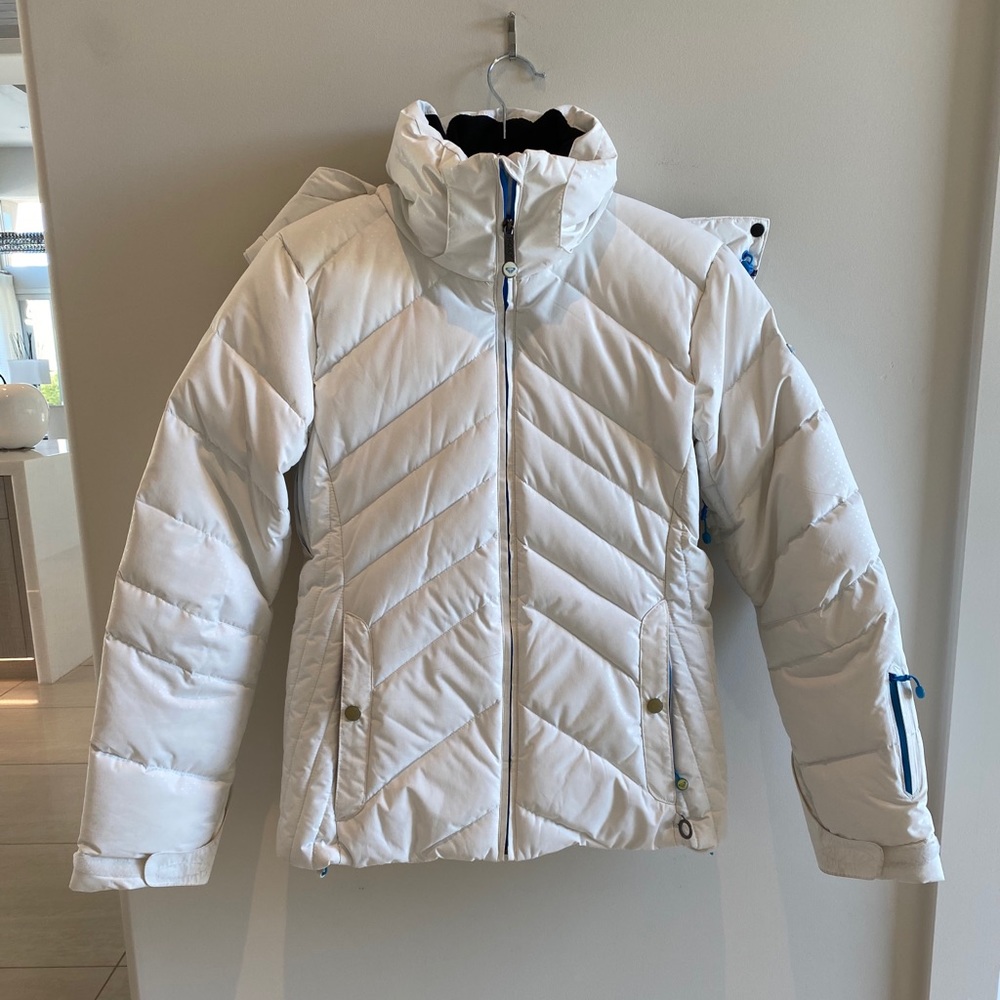 White Puffy Jacket - Gem